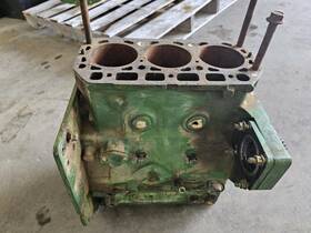 JOHN DEERE CH16658 Tractor Cylinder Engine Block